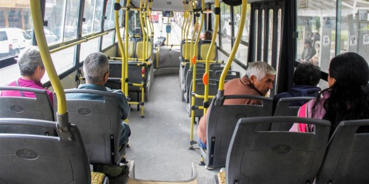 Las nuevas recomendaciones para los que deben usar el transporte público